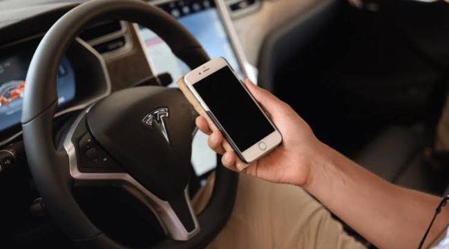 Siri ile Tesla kontrol etmek mümkün hale geldi - Kurabaz